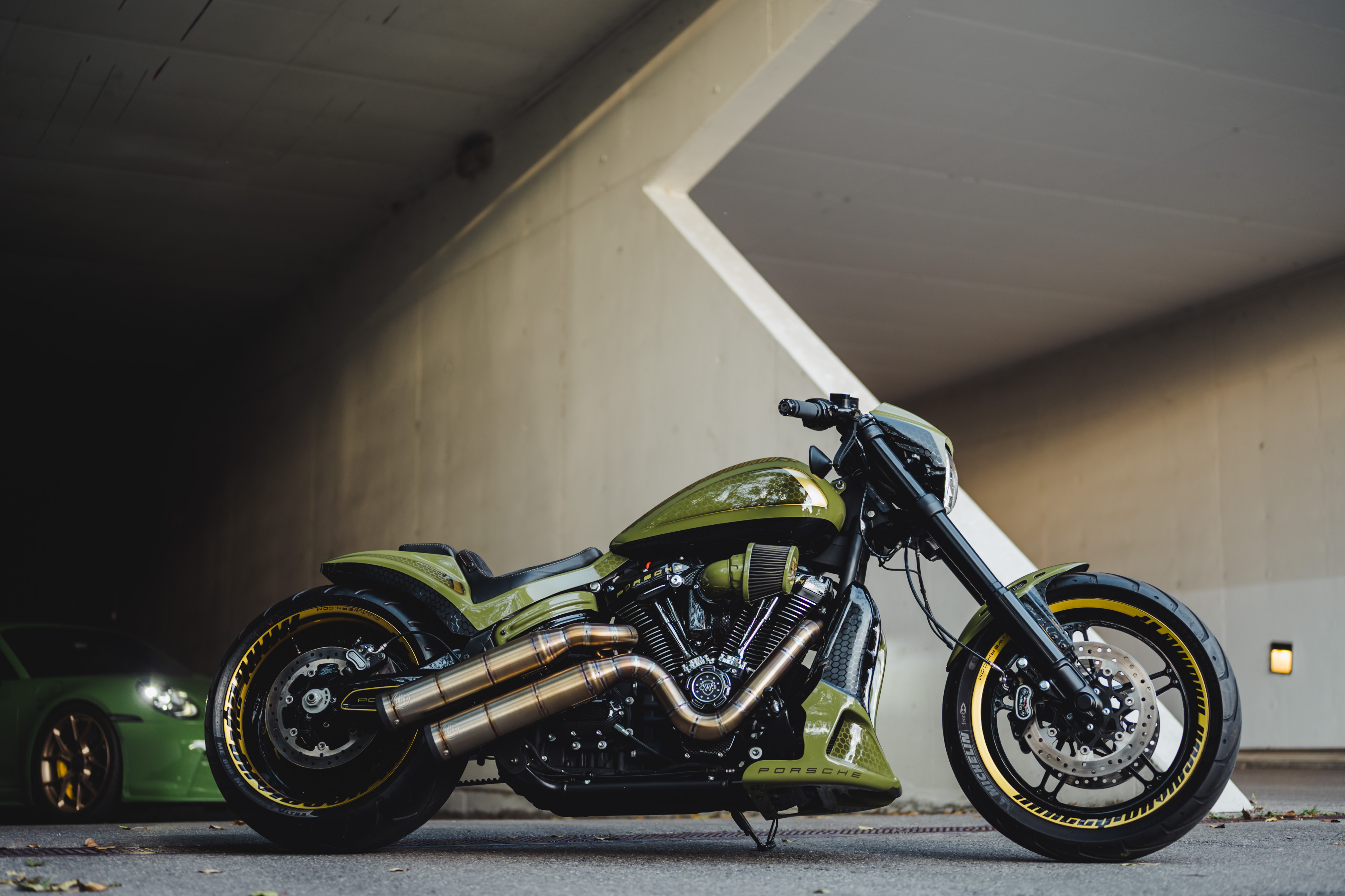 FXDR 114 Porsche Look